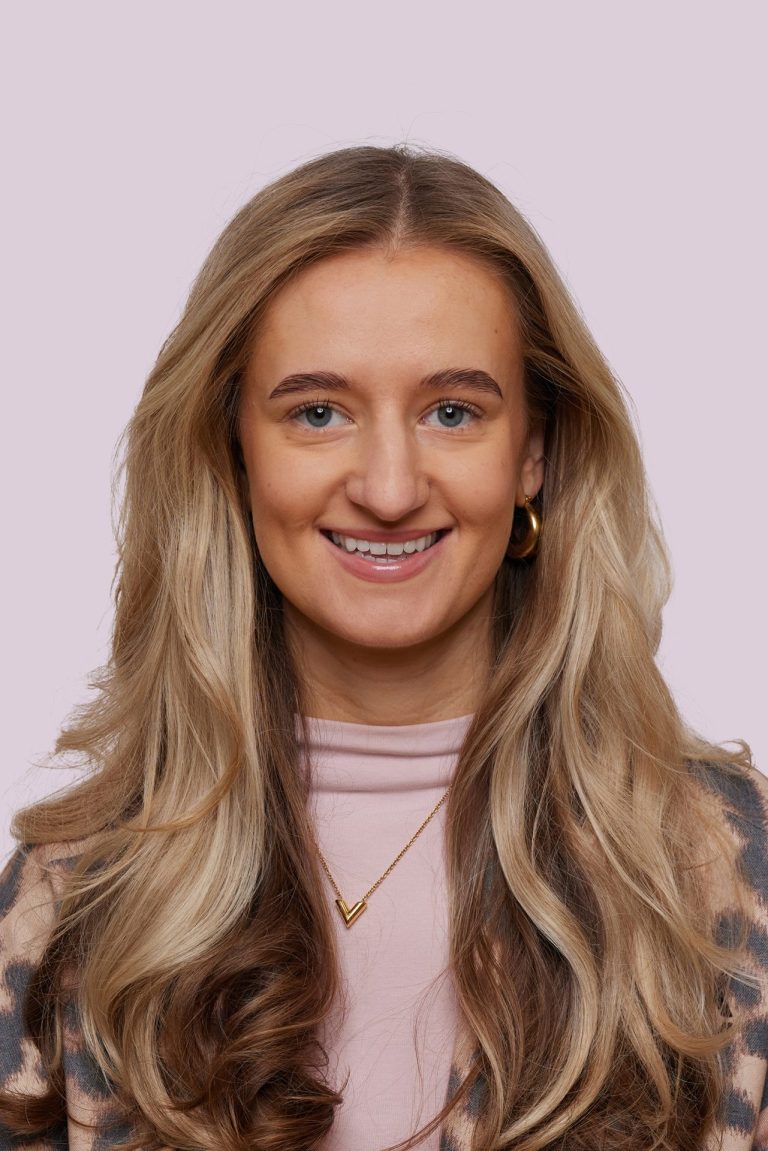 KIKI HENDRIKS Werkstudent ⋆ DKT Notarissen